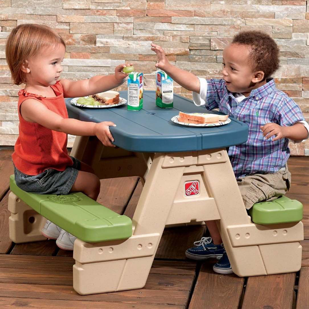 Toy. SIT & PLAY PICNIC TABLE W UMBRELLA