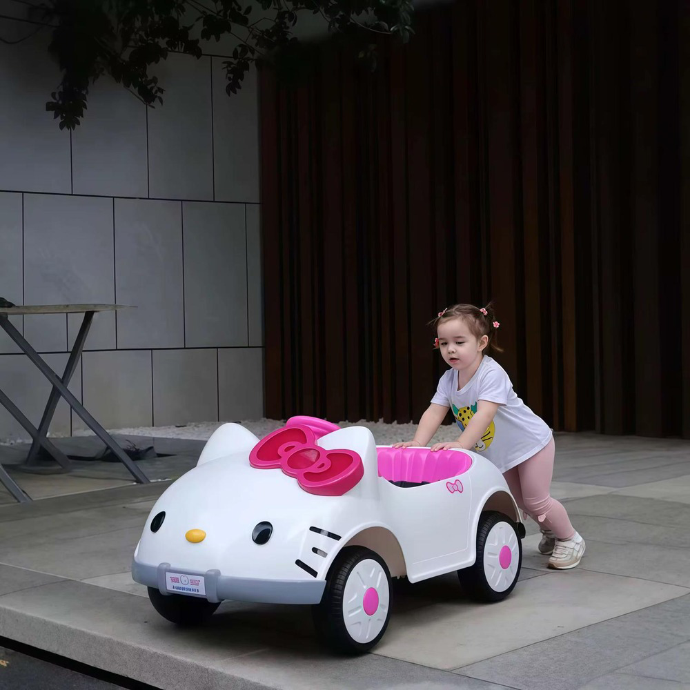 Toy. hello kitty ride on toy